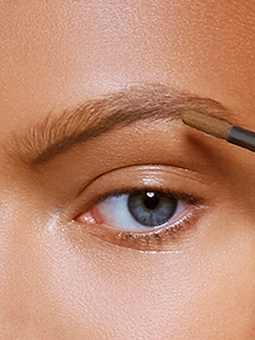 How to shape eyebrows with shaping chalk| Tips by Maybelline Master