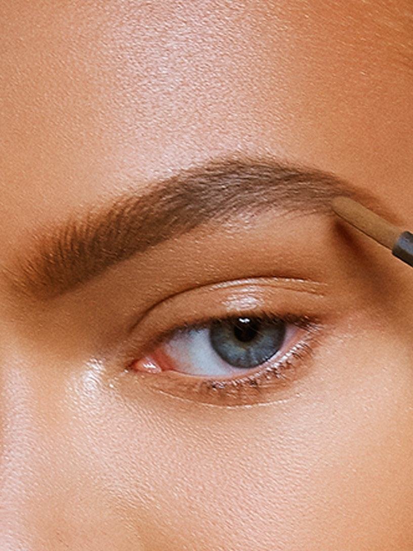 How to shape eyebrows with shaping chalk| Tips by Maybelline Master